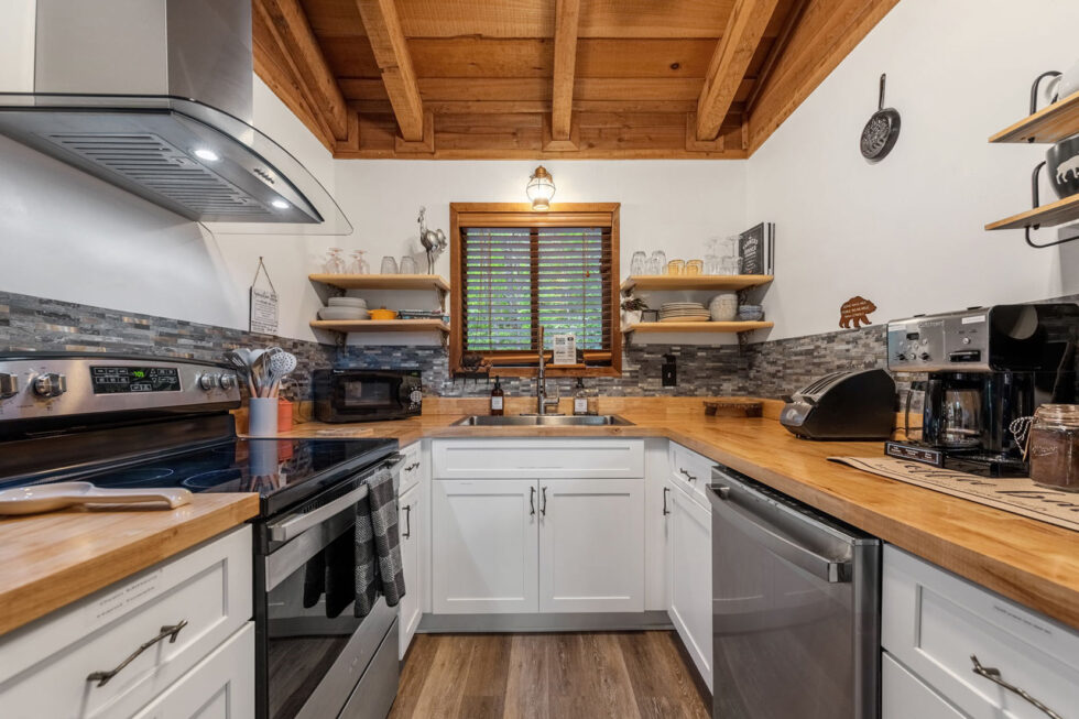 Romantic Cabin Getaway: Secret Couples Playhouse In Blue Ridge