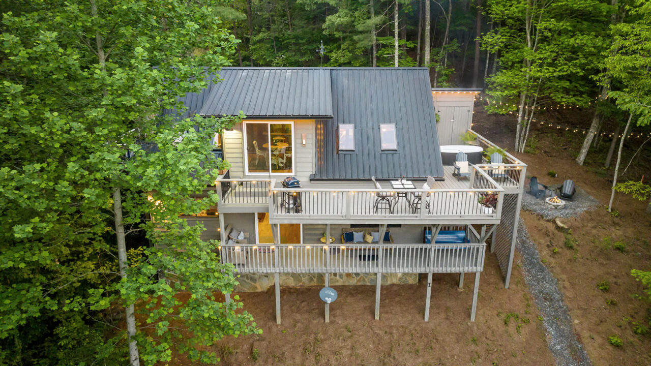 Romantic Cabin Getaway: Secret Couples Playhouse In Blue Ridge