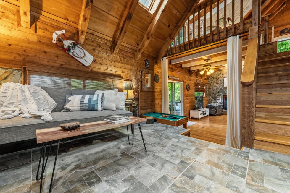 Romantic Cabin Getaway: Secret Couples Playhouse In Blue Ridge