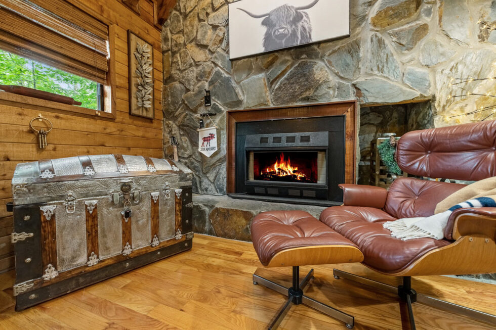 Romantic Cabin Getaway: Secret Couples Playhouse In Blue Ridge