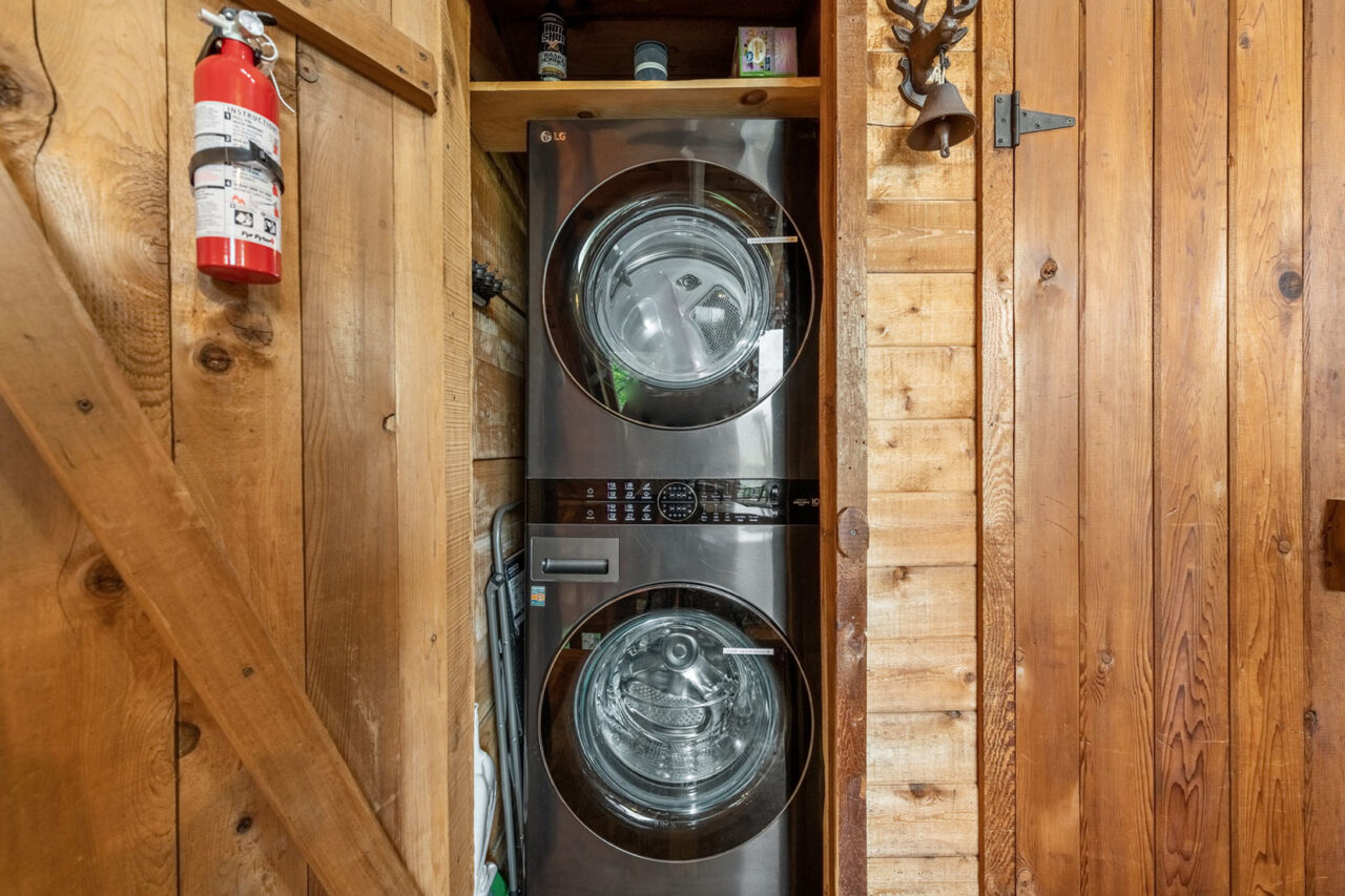 Romantic Cabin Getaway: Secret Couples Playhouse In Blue Ridge