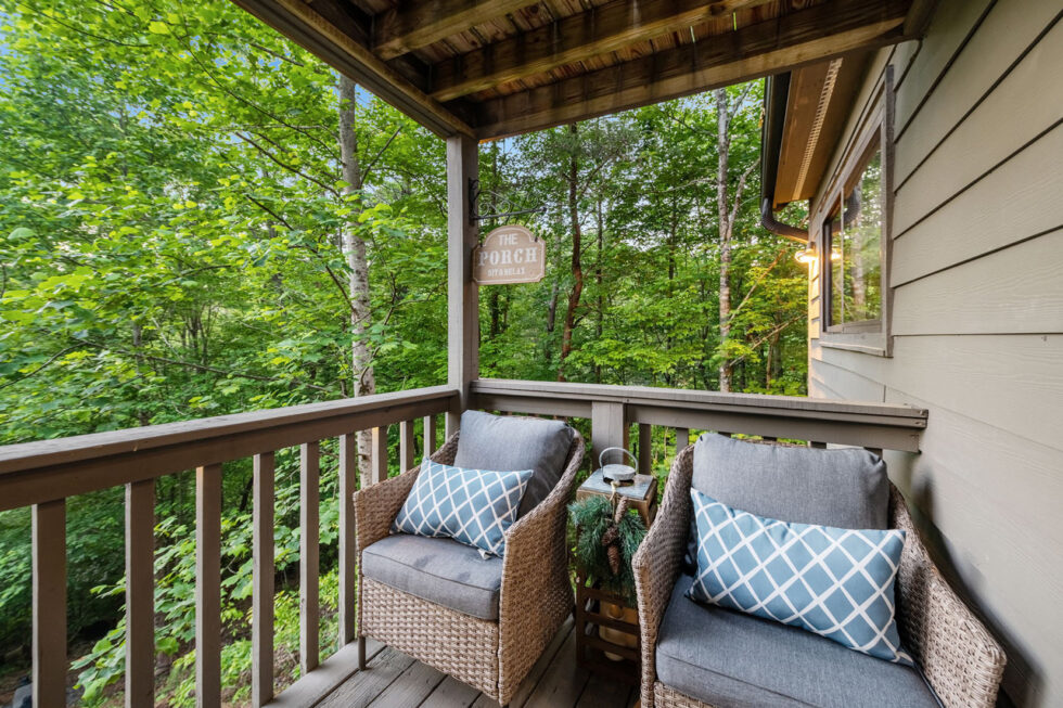 Romantic Cabin Getaway: Secret Couples Playhouse In Blue Ridge