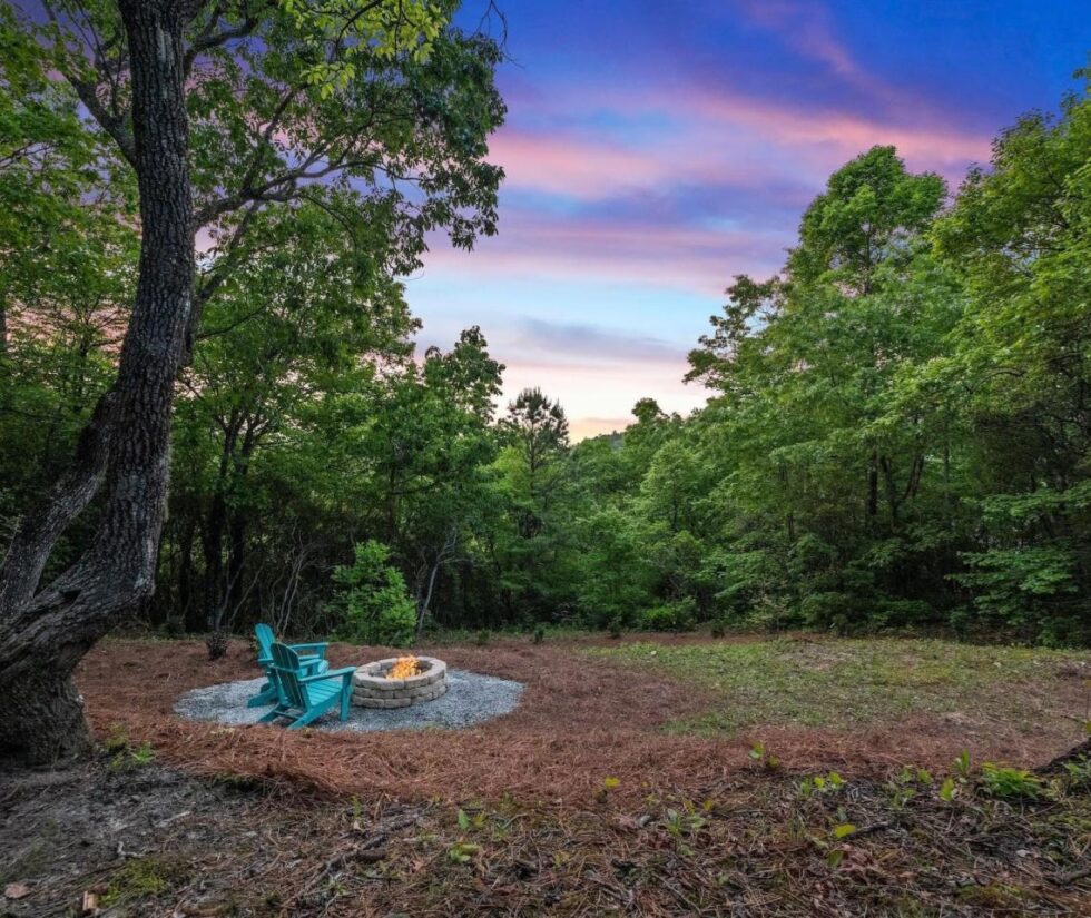 Secret Box Cabin – Romantic Getaway, Clayton, GA - Secret Box Cabin