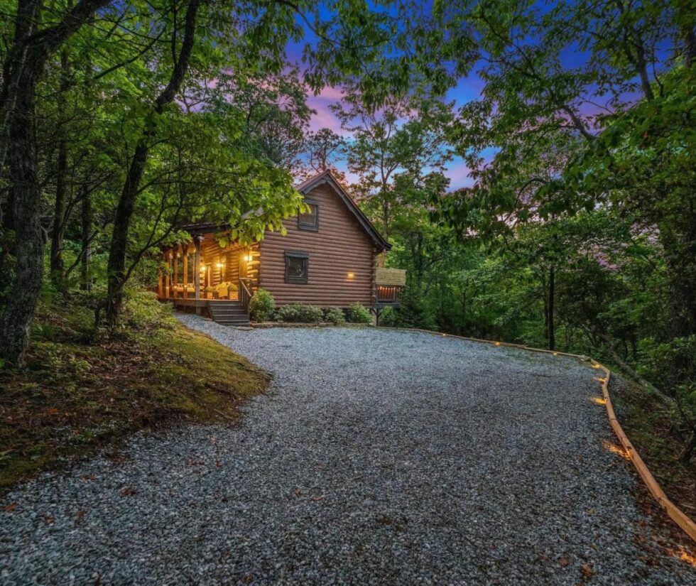 Secret Box Cabin – Romantic Getaway, Clayton, GA - Secret Box Cabin